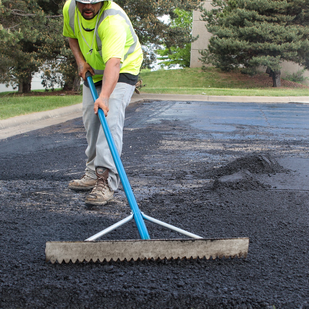 Kraft 36" Magnesium Asphalt Rake w/ 7' Handle | Vieira Concrete Supplies